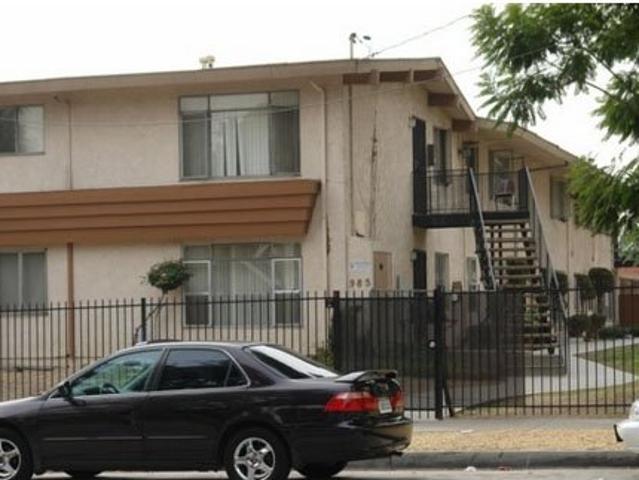 1009 Raymond Ave 2 beds, 1 full bath