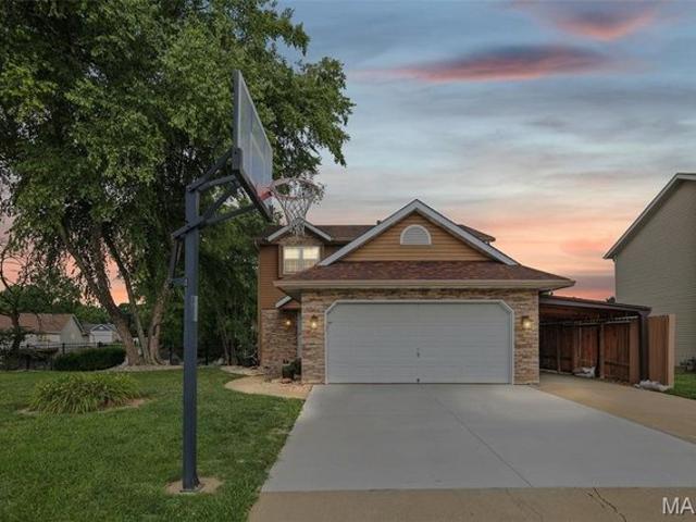 1009 Robert Dr, Maryville, IL 62062