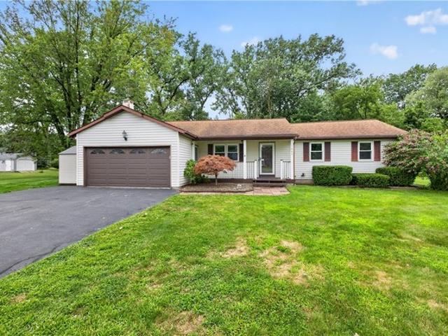 1009 Staci Ln, Webster, NY 14580