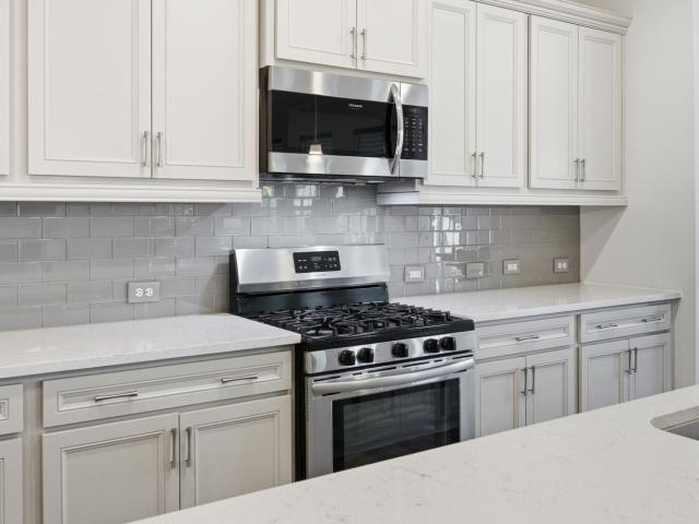 1009 Tamarisk Lane