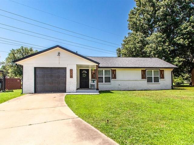1009 W 19th St, Claremore, OK 74017