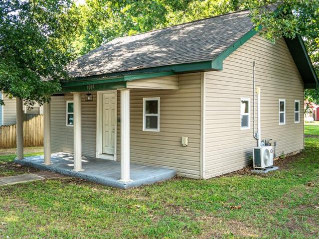 1009 W Cass Ave, West Plains, MO 65775