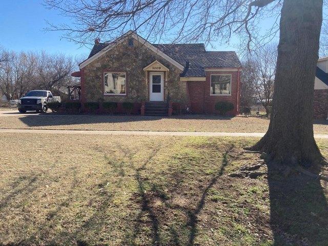 1009 W Delaware Ave, Vinita, OK 74301