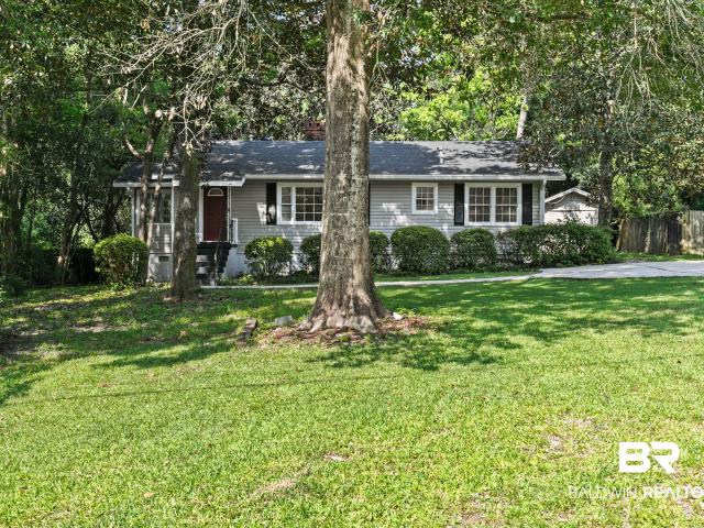 1009 W Pinewood Dr