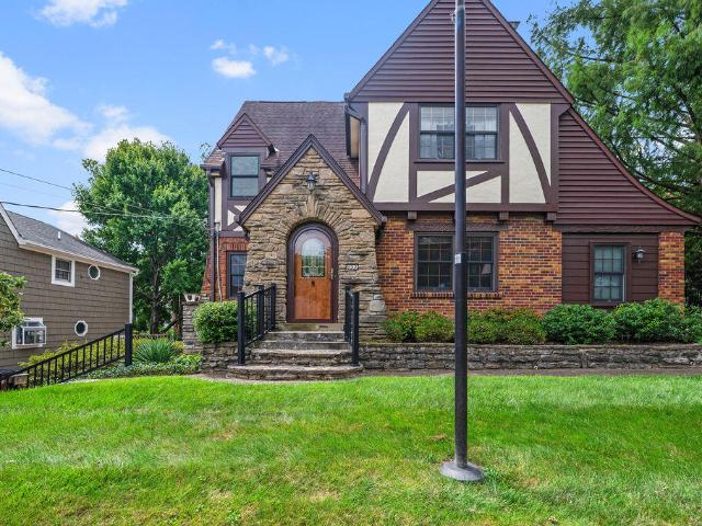 1009 Winding Way