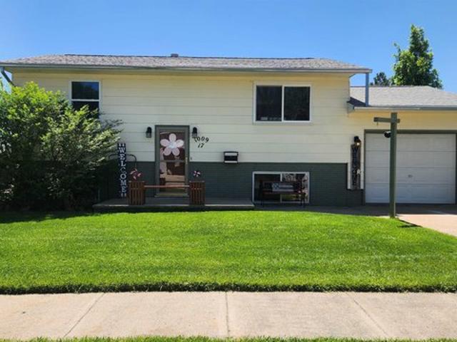 1009 17th St, Gothenburg, NE 69138
