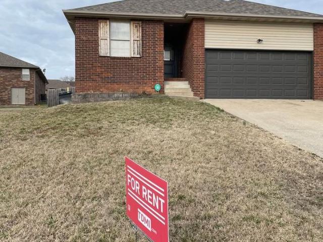 1009 1011 3 Bedroom Apartment for Rent at 1009 N 24th St, Ozark, MO 65721