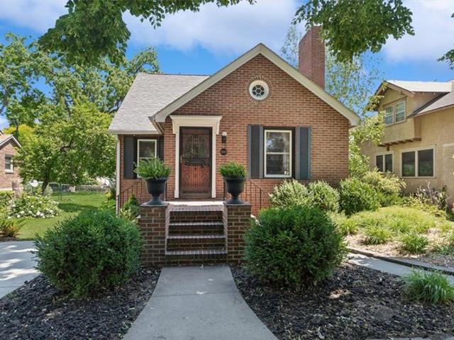1009 40th St, Des Moines, IA 50311