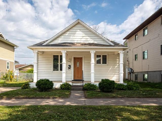 1009 5th Ave S, La Crosse, WI 54601