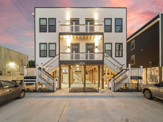 1009 8th St Unit G, A Street
