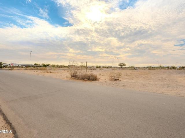 10000 w avenida del sol # 1