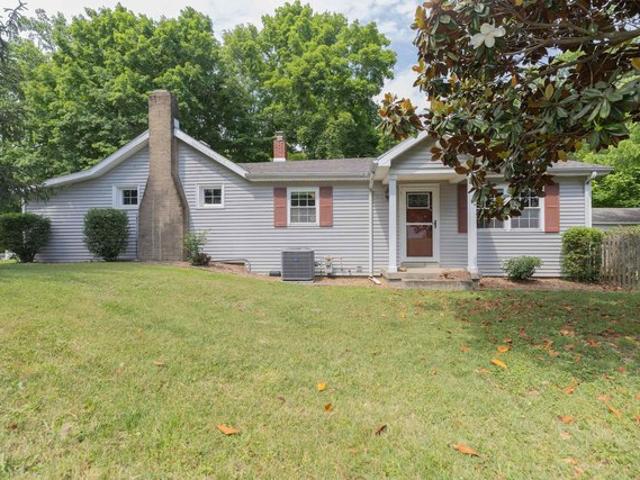 10000 Lockwood Ln, Newburgh, IN 47630