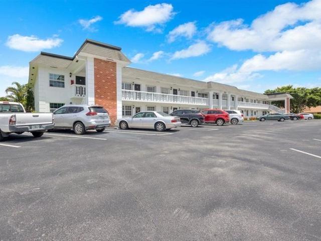 10000 Meridian Way N Apt 15, Palm Beach Gardens, FL 33410