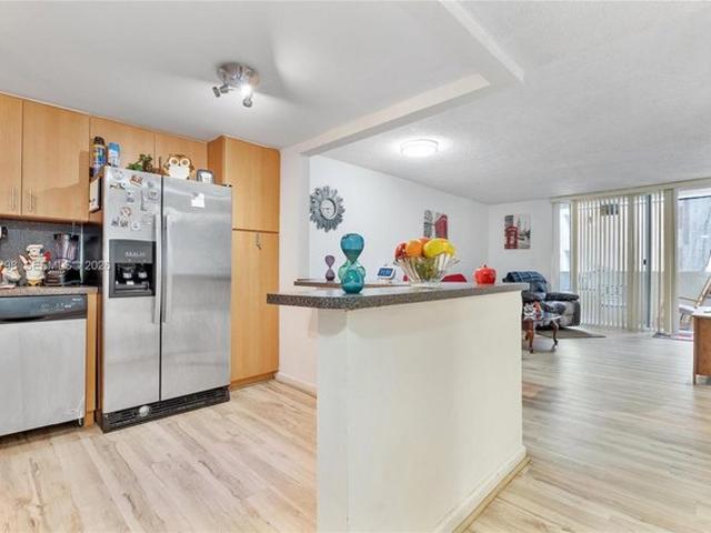 10000 NW 80th Ct Apt 2245, Hialeah Gardens, FL 33016