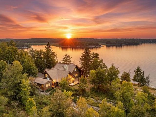 10001 Tomahawk Trl, Kabetogama, MN 56669