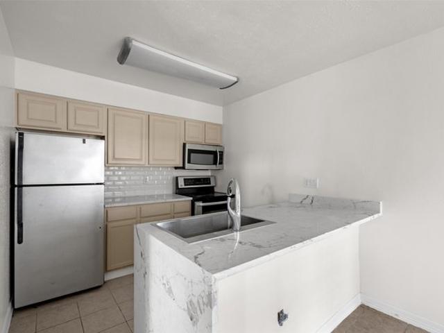 10001 Westpark Dr Apt 67, Houston, TX 77042