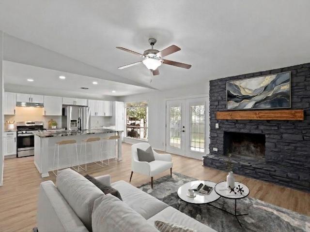 10001 Woodglen Dr