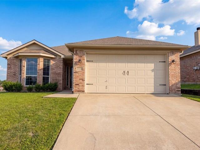 10001 Blue Bell Dr, Fort Worth, TX 76108