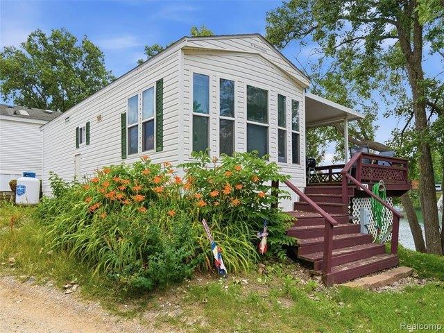 10001 E Goodall Rd Unit 328, Durand, MI 48429