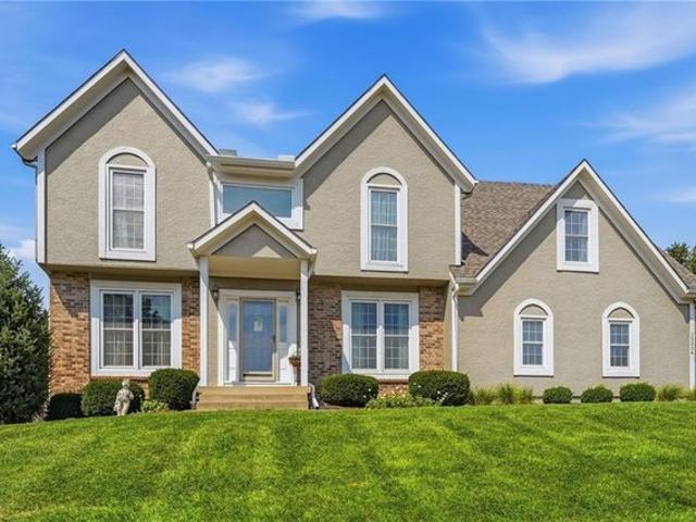 10004 W 125th Ter, Overland Park, KS 66213