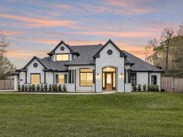 10004 Summer Ridge Ln, Conroe, TX 77302