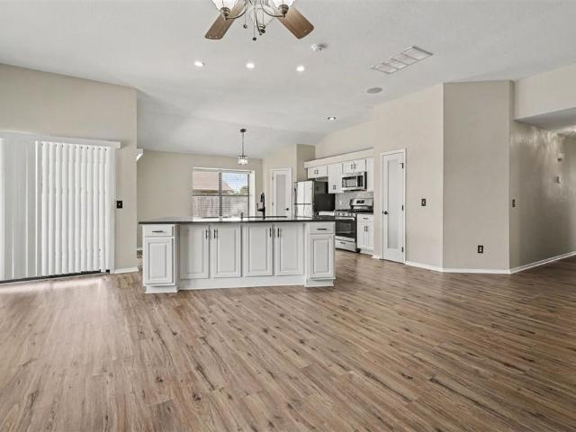 10005 S Glascow Terrace