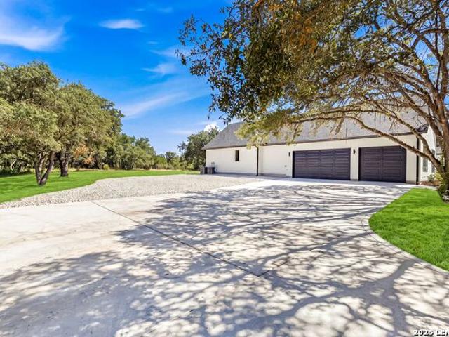 10005 Saxet Dr
