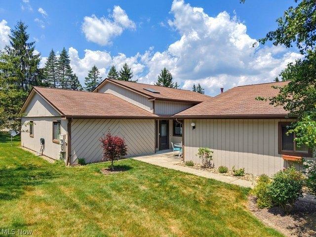10006 Blossom Ln, Twinsburg, OH 44087