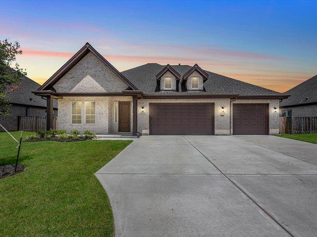 10006 Goliad Dr, Mont Belvieu, TX 77523