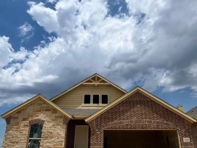 10008 Birchpoint Dr, Fort Worth, TX 76108