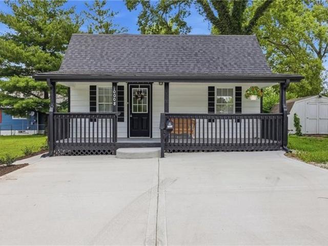 10008 E 15th St S, Independence, MO 64052