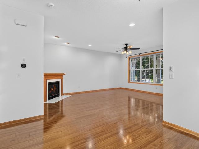 10008 Iris Lane