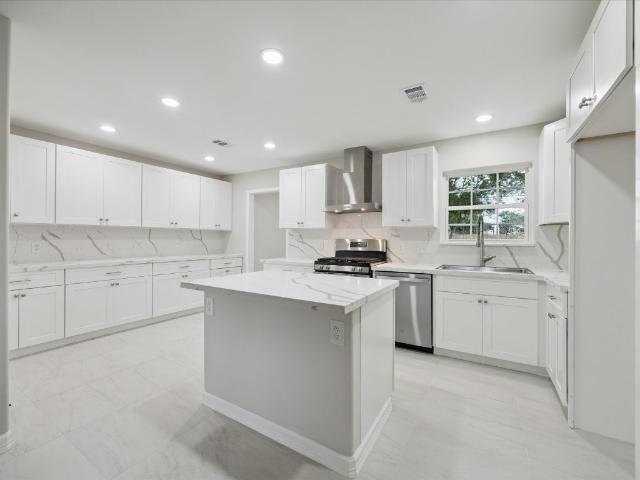 10009 Lazy Oaks St, Houston, TX 77080 | MLS #15351 | Compass