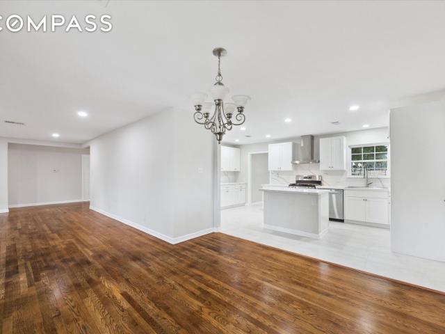 10009 Lazy Oaks St, Houston, TX