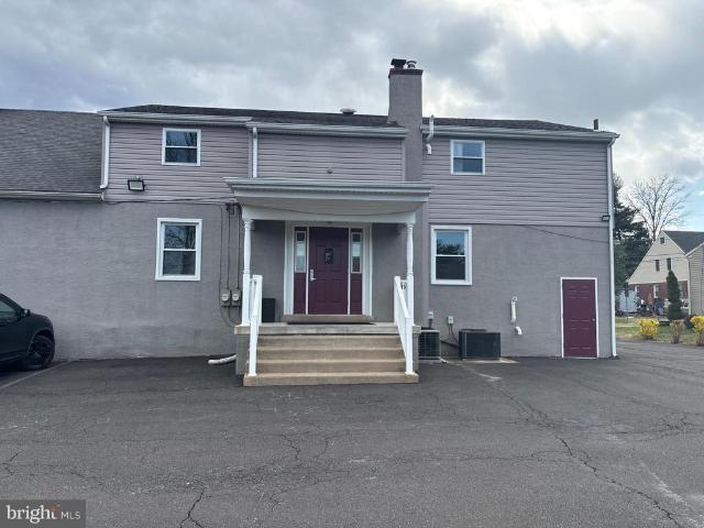 1000 N York Road # 004