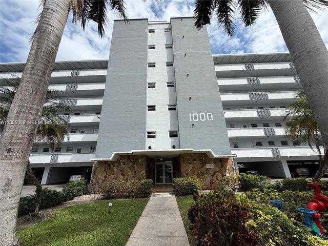 1000 NE 14th Ave Apt 210, Hallandale Beach, FL 33009