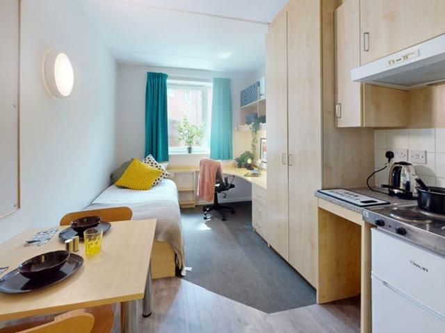 £1000 OFF Broadgate Park Ensuite Studio