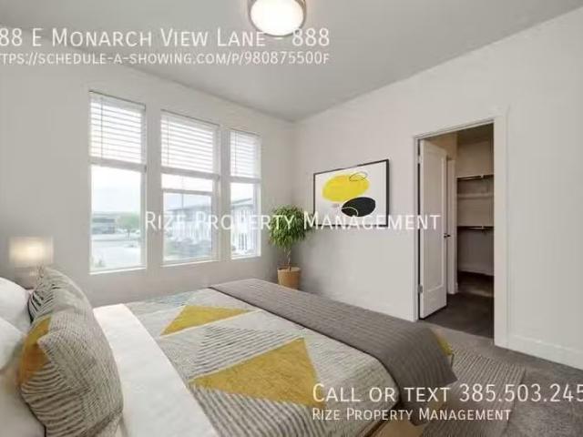 $1000 off move in costs! 888 E Monarch View Ln #888
