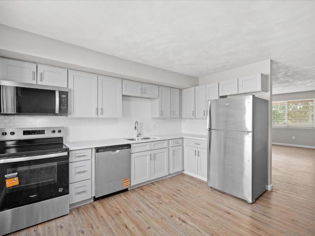 1000 Olive St, 2 beds, 1 full bath