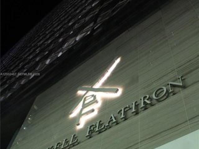 1000 Brickell Plz Unit 1906, Miami, FL 33131
