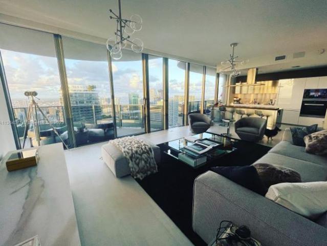 1000 Brickell Plz #Penthouse 6007, Miami, FL 33131