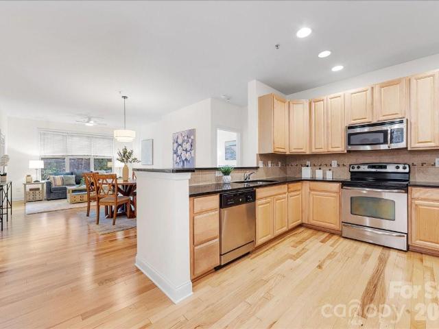 1000 E Woodlawn Rd, Unit 118, Charlotte, NC 28209 | MLS #4348 | Compass