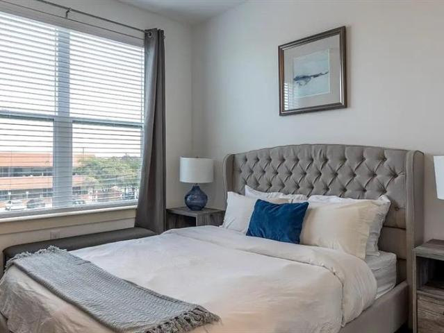 1000 Fort Worth Avenue # 1113