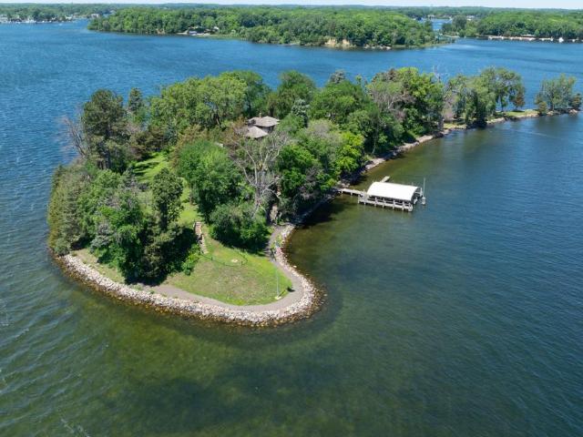 1000 Gale Island