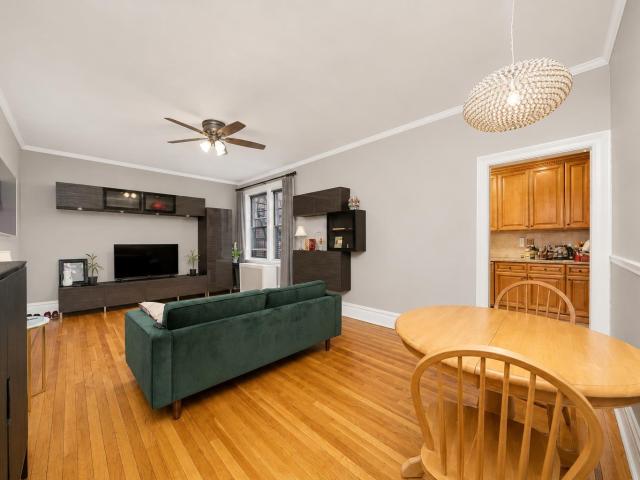 1000 Hudson St # 406