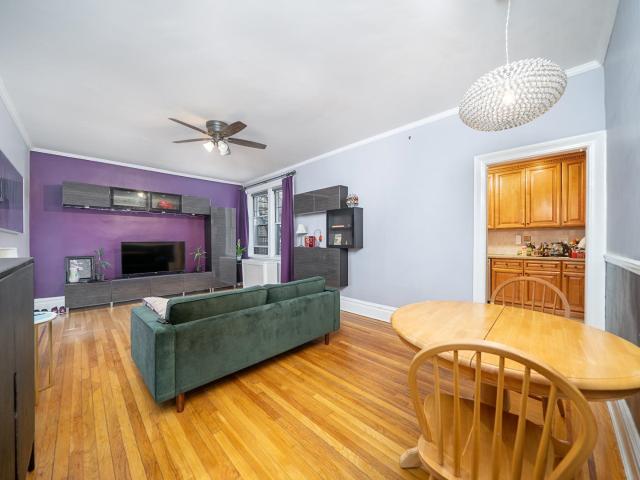 1000 Hudson St # 406