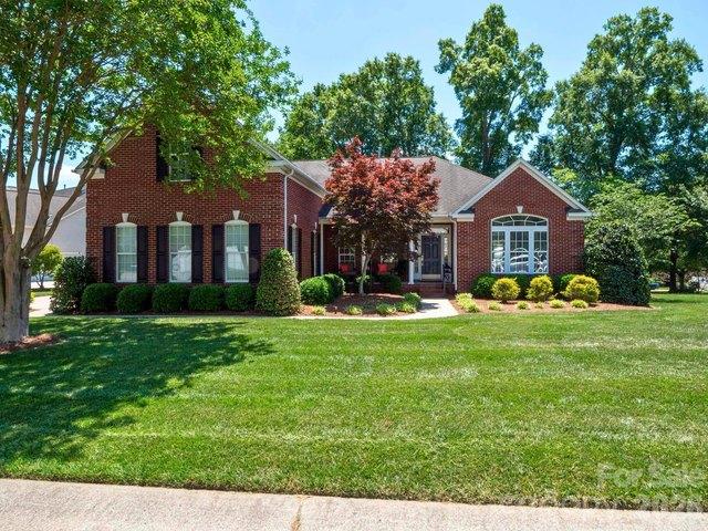 1000 Irish Moss Ln, Matthews, NC 28104