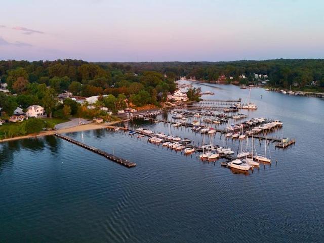 1000 Lakeview Lane