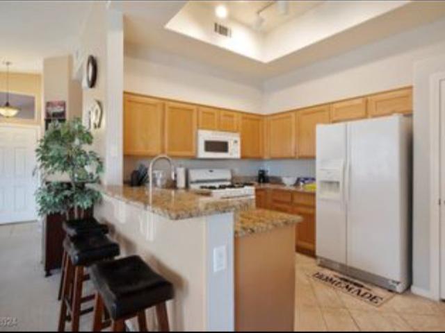 1000 Large bedroom+ bathroom for Female ONLY