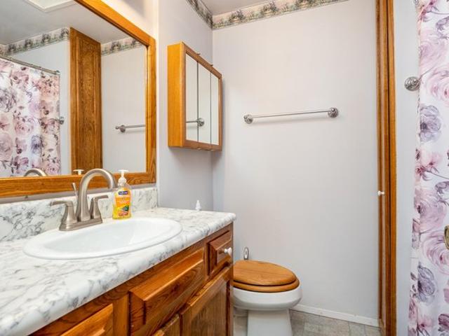 1000 Lawrence Ln, Merlin, OR 97532